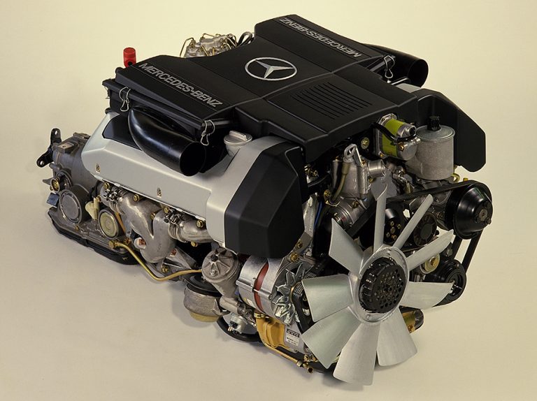 1989: The Mercedes-Benz SL R129 model series is unveiled - MercedesHeritage